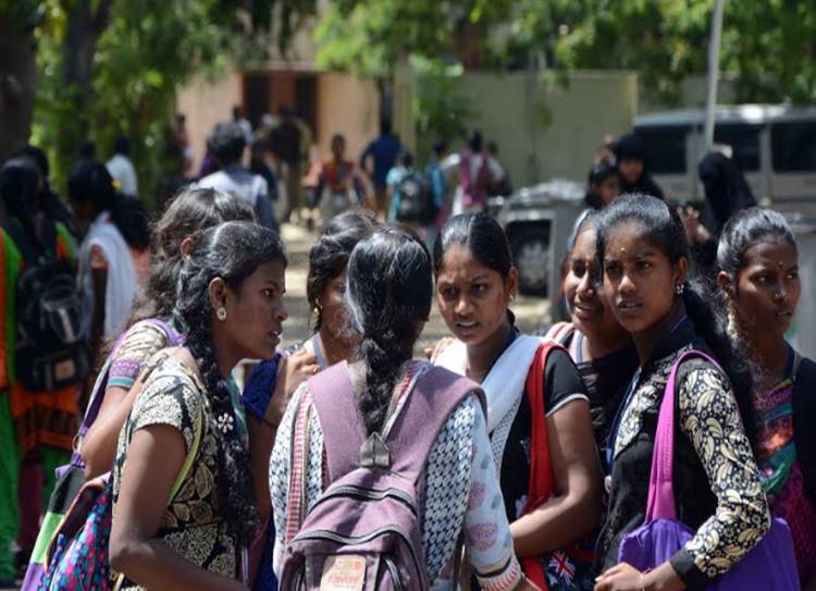 தரமில்லா உணவு: காயிதே மில்லத் கல்லூரி மாணவிகள் மருத்துவமனையில் அனுமதி ...