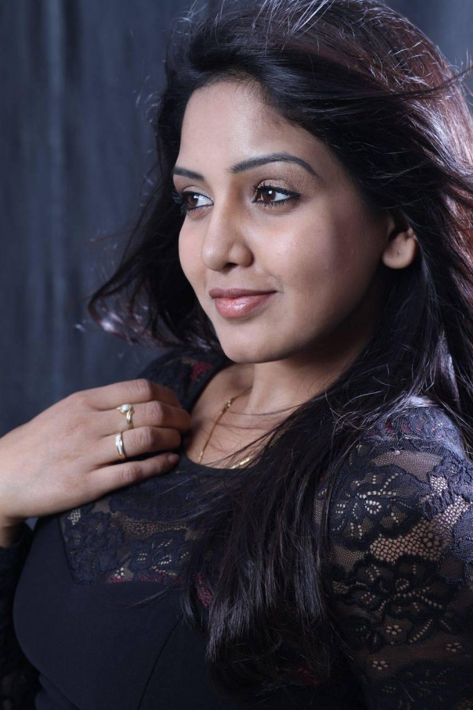 Rasathi Serial actress Pavani reddy's lifestyle - தெலுங்கில் கவர்ச்சி ...
